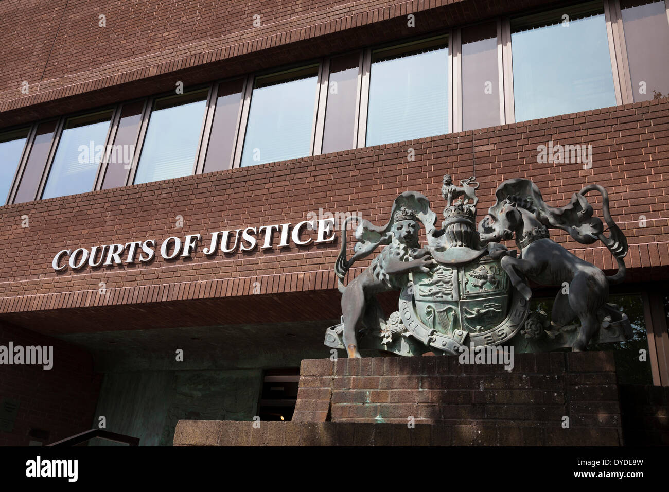 Crown court judge hi-res stock photography and images - Alamy