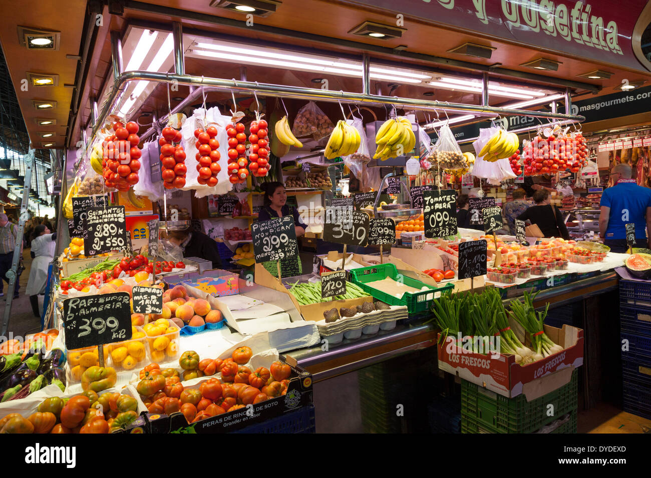 Market stall display of vegetables hi-res stock photography and images ...