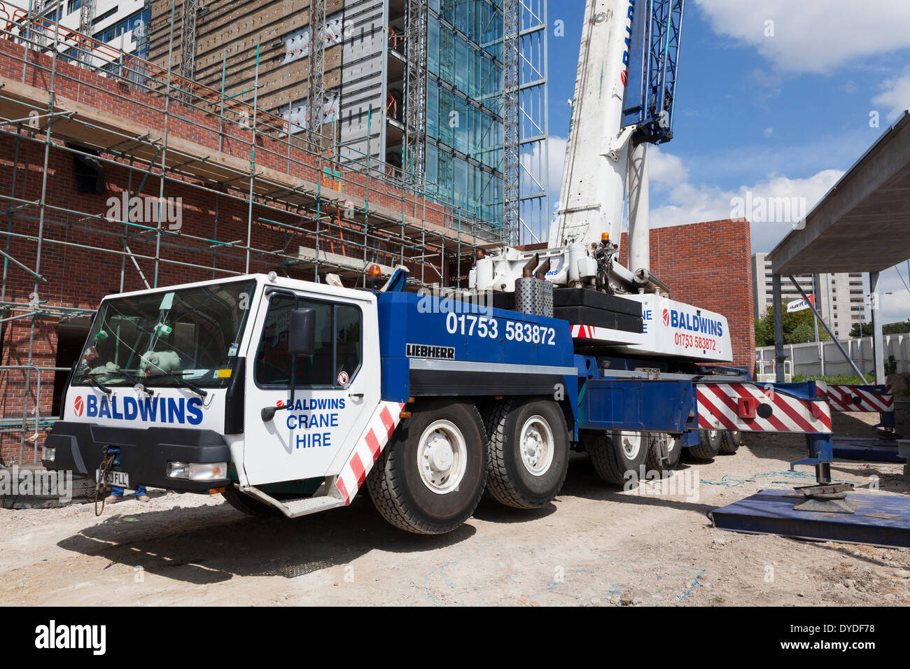 Mobile crane hi-res stock photography and images - Alamy