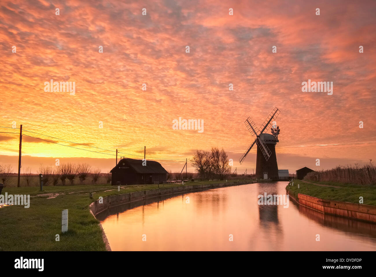 Horsey mill norfolk broads windmill hi-res stock photography and images ...