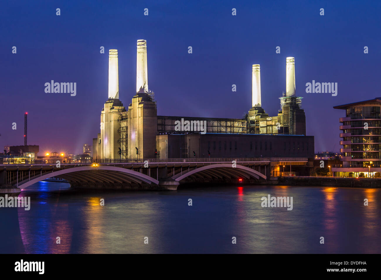 Battersea power station hi-res stock photography and images - Alamy