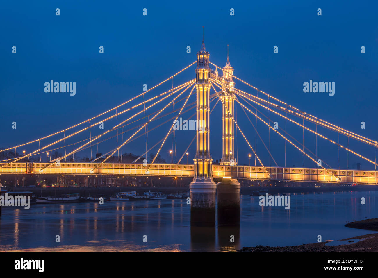 Albert bridge at night hi-res stock photography and images - Alamy