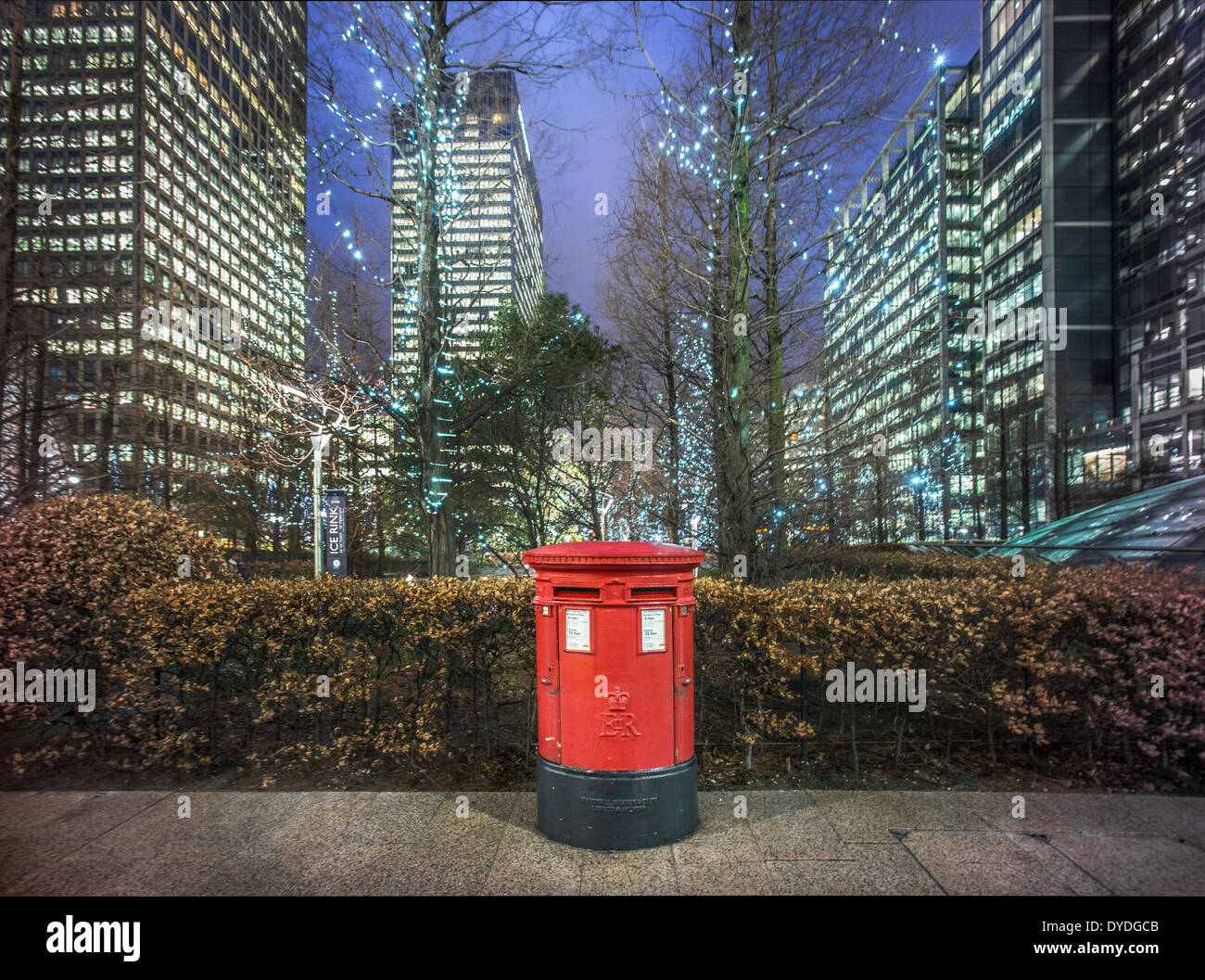 A post box at Canary Wharf Stock Photo - Alamy
