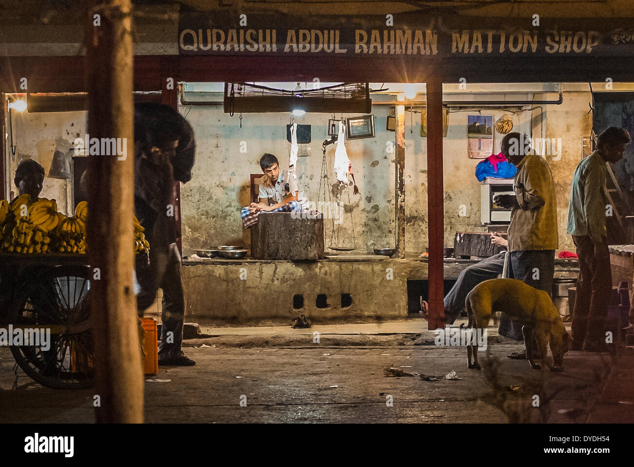 Indian slum mobile phone High Resolution Stock Photography and Images ...