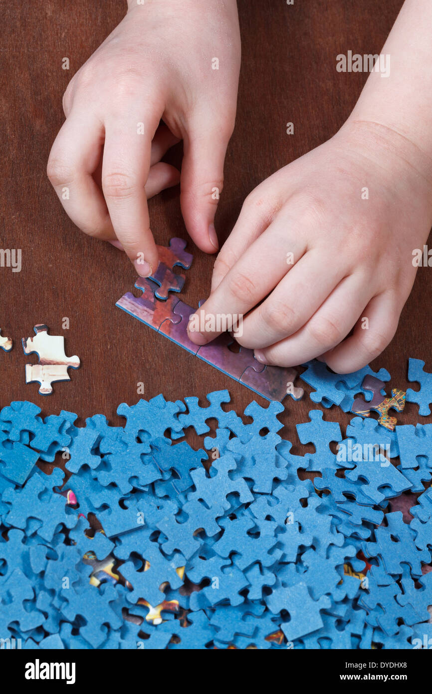 Connecting puzzles hi-res stock photography and images - Alamy