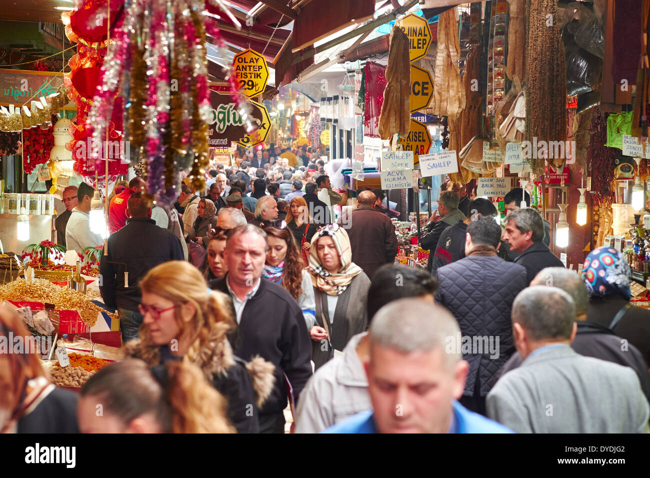 Shopping istanbul hi-res stock photography and images - Alamy