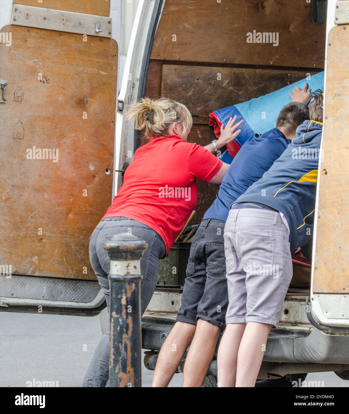 Loading van hi-res stock photography and images - Alamy