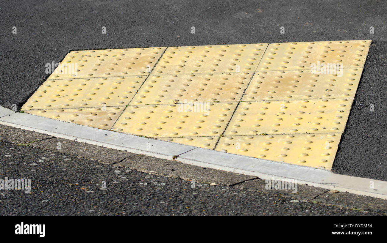Tactile paving hi-res stock photography and images - Alamy