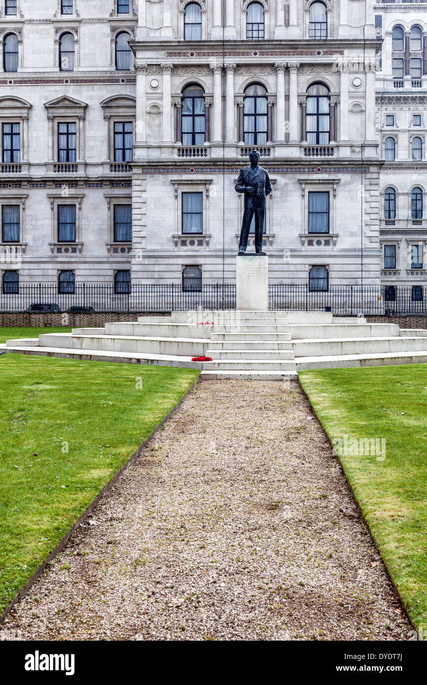 The Earl Mountbatten of Burma bronze statue looks onto Horse guards ...