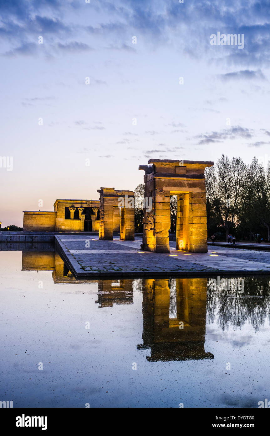 Temple of Debod at dusk. Parque del Oeste, Madrid Spain Stock Photo - Alamy