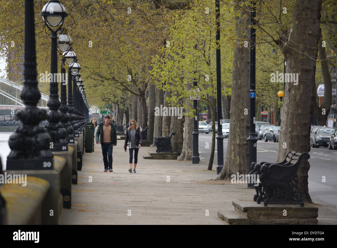 Thames pathway hi-res stock photography and images - Alamy
