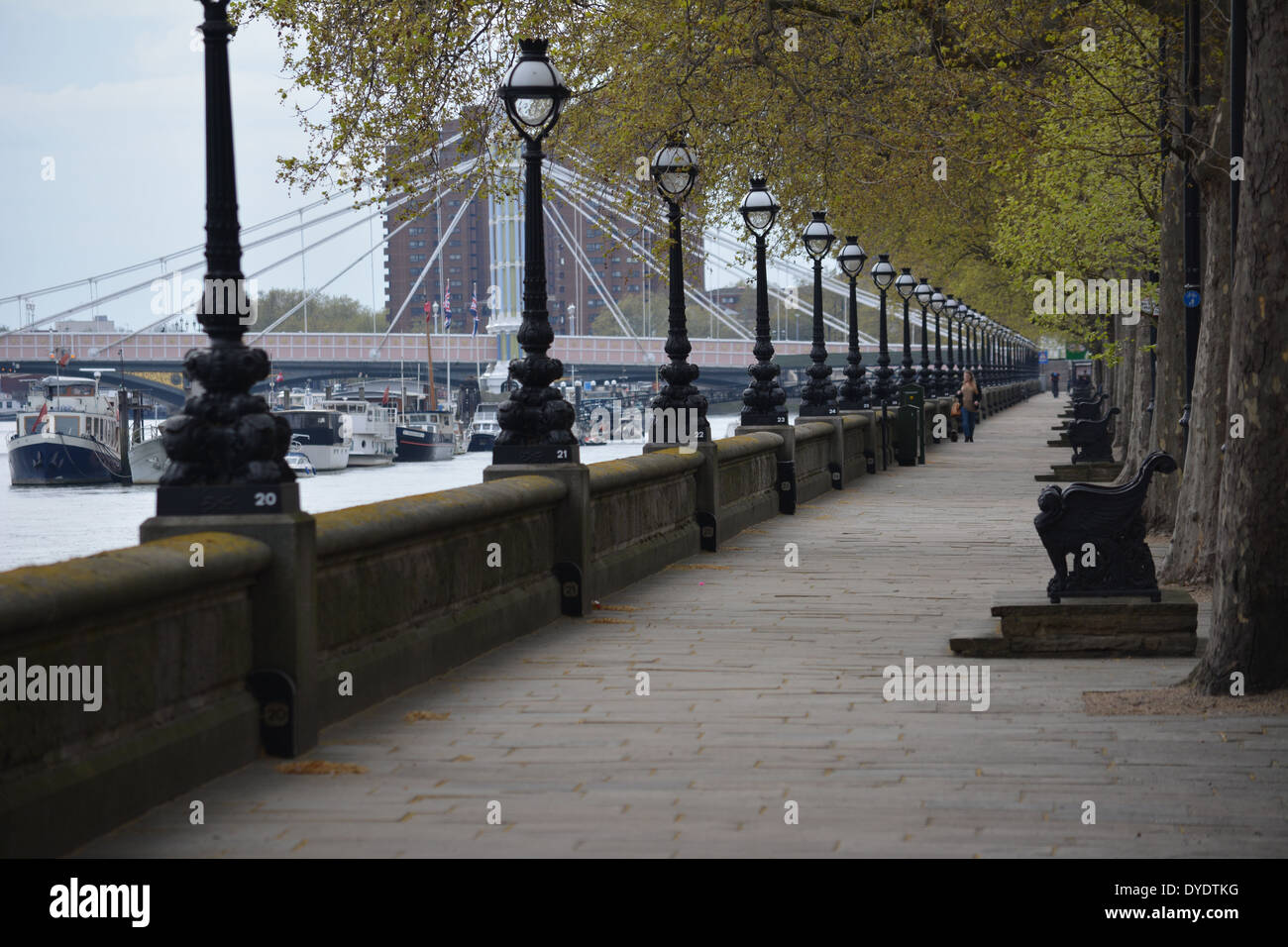 Thames pathway hi-res stock photography and images - Alamy