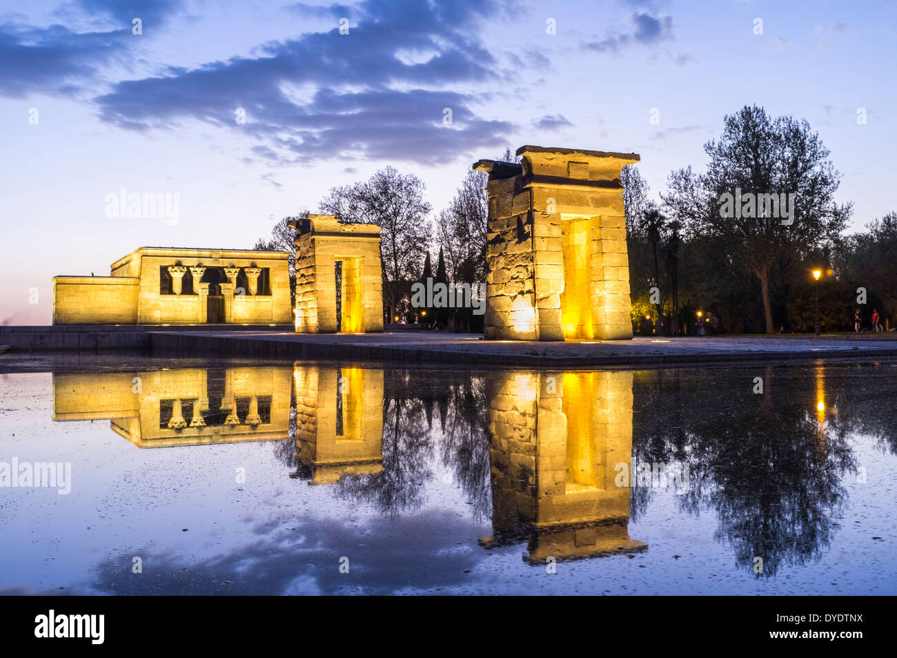 Temple of Debod at dusk. Parque del Oeste, Madrid Spain Stock Photo - Alamy