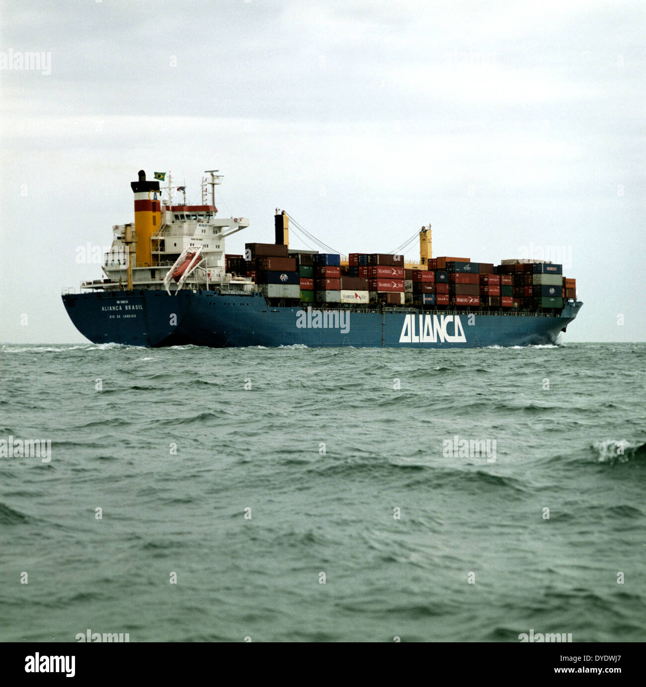 AJAXNETPHOTO. SOLENT, ENGLAND. CONTAINER SHIP ALIANCA BRASIL HEADS FOR ...