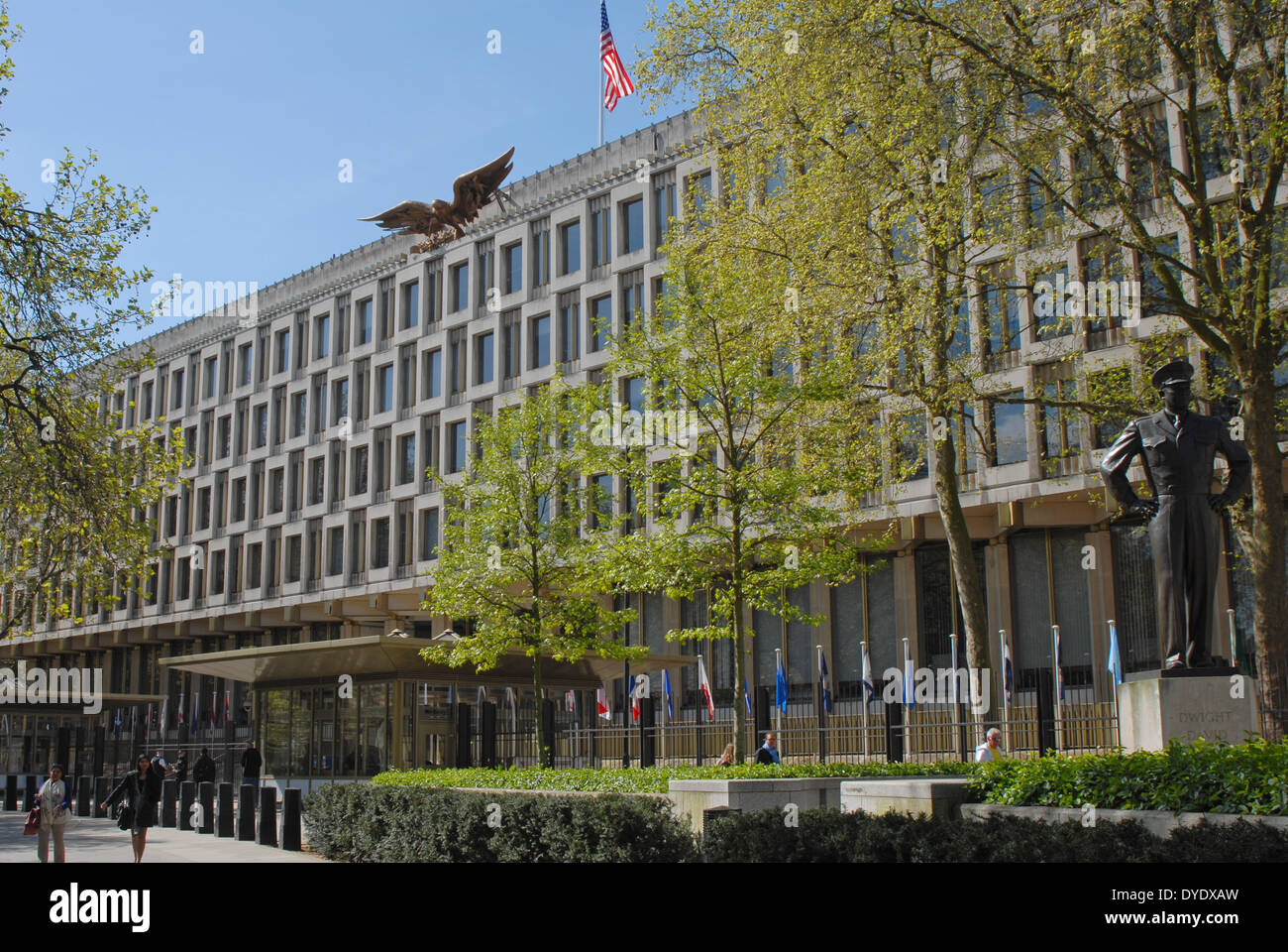 London, UK. 14 April 2014, US embassy London opposite where a Stock ...
