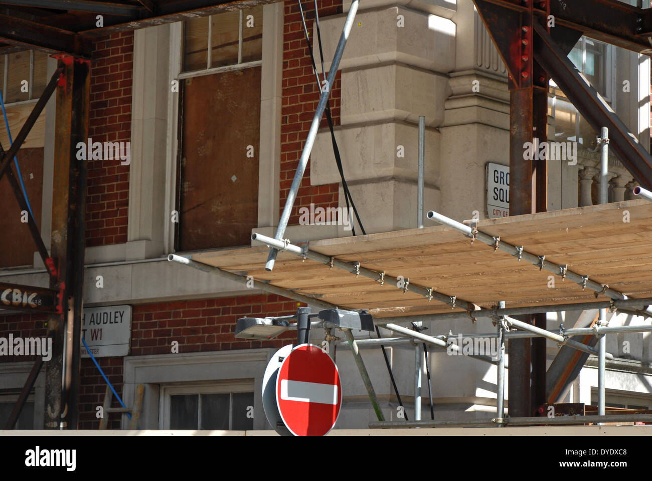 Partial building collapse hi-res stock photography and images - Alamy