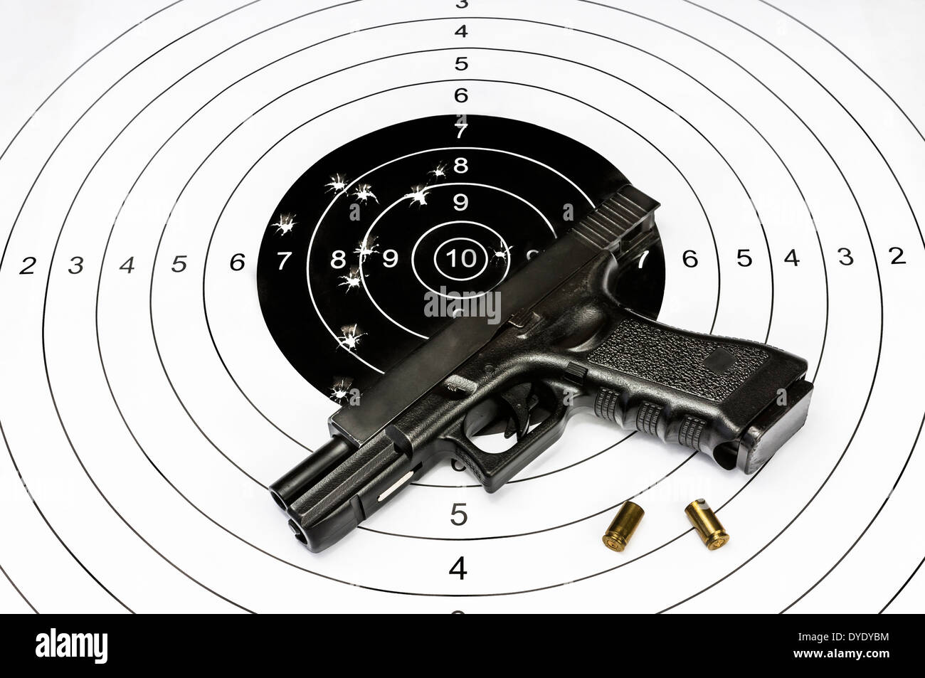Gun and shooting target Stock Photo - Alamy