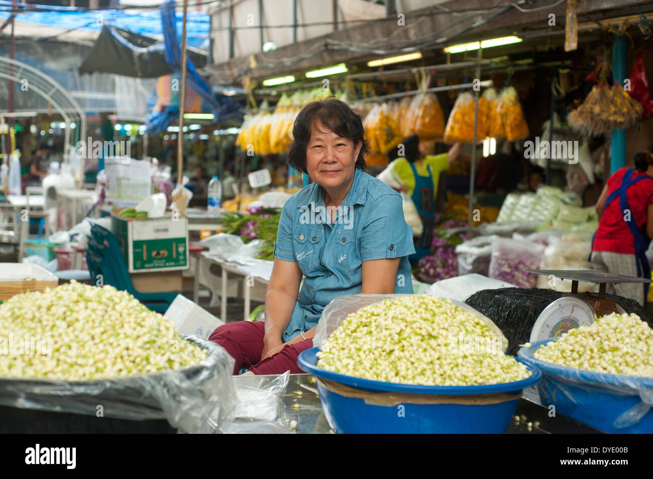 Bangkok Thailand - Woman stall at flowers market Stock Photo - Alamy