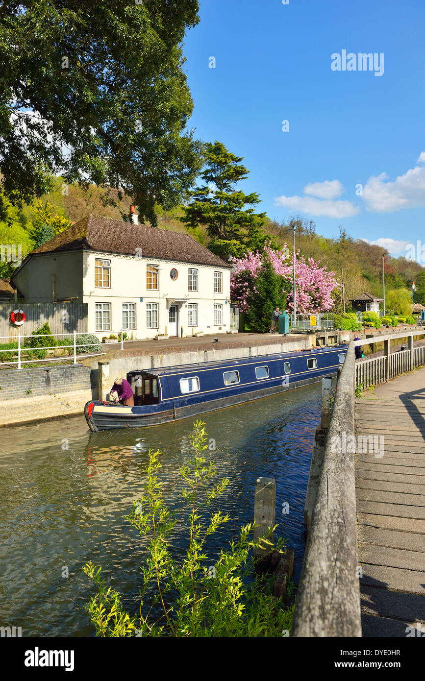 Blue Narrow boat exiting Marsh Lock on the River Thames, Henley-on ...