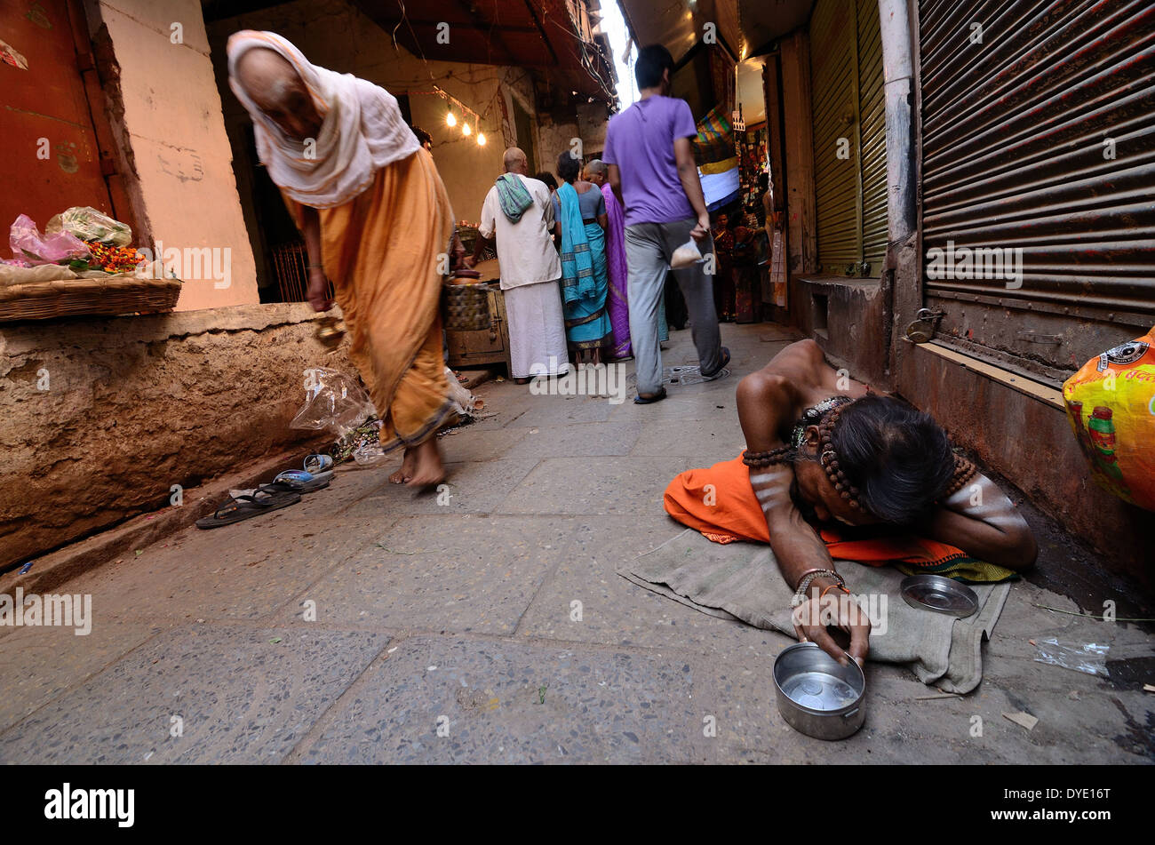 Beggar street india hi-res stock photography and images - Alamy
