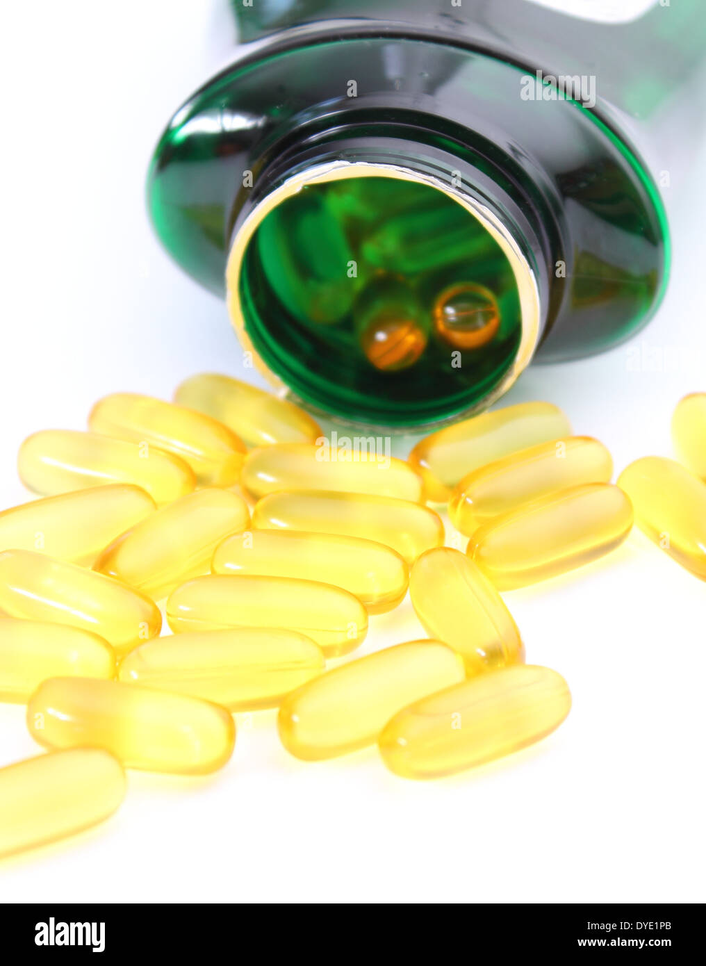 Green capsule medicine pouring hi-res stock photography and images - Alamy