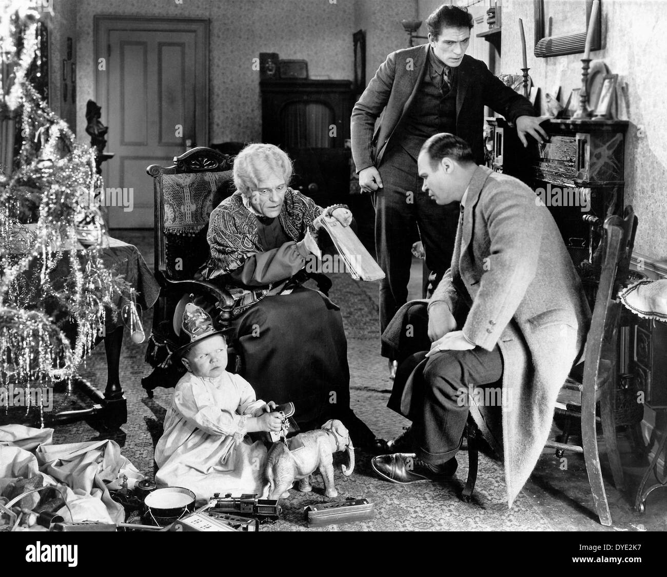 Harry Earles, Lon Chaney, Victor McLaglen, Matthew Betz, on-set of the ...