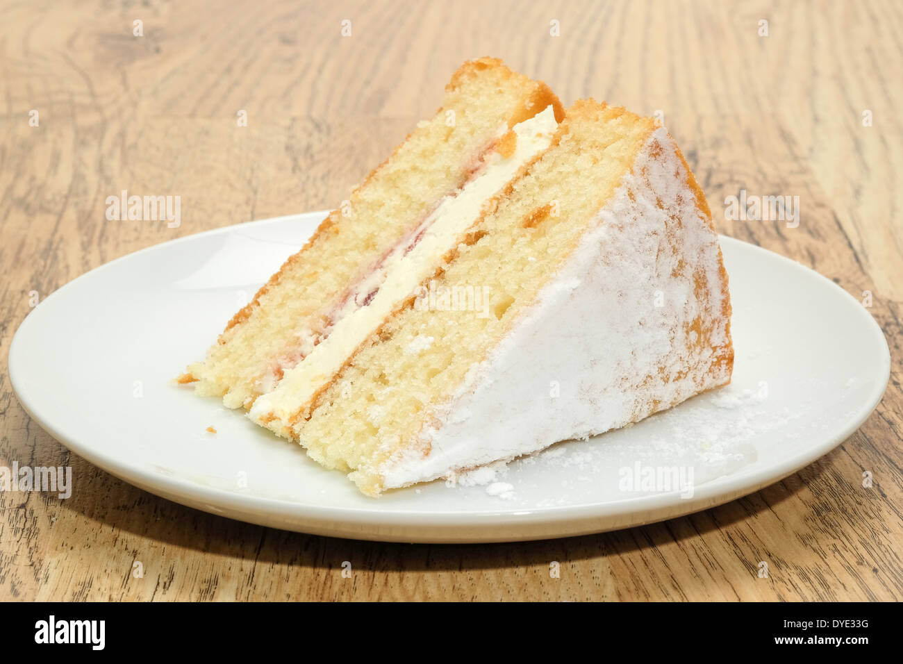 A slice of Victoria sponge cake Stock Photo - Alamy