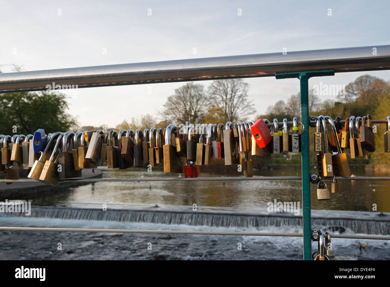 Love Locks on weir bridge a footbridge over the river Wye in Bakewell ...