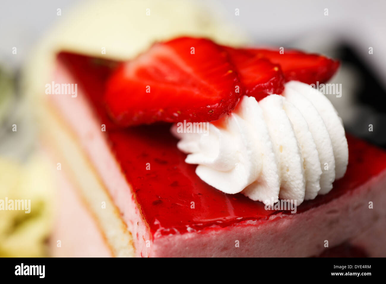 Delicious fresh cream sponge cake hi-res stock photography and images ...
