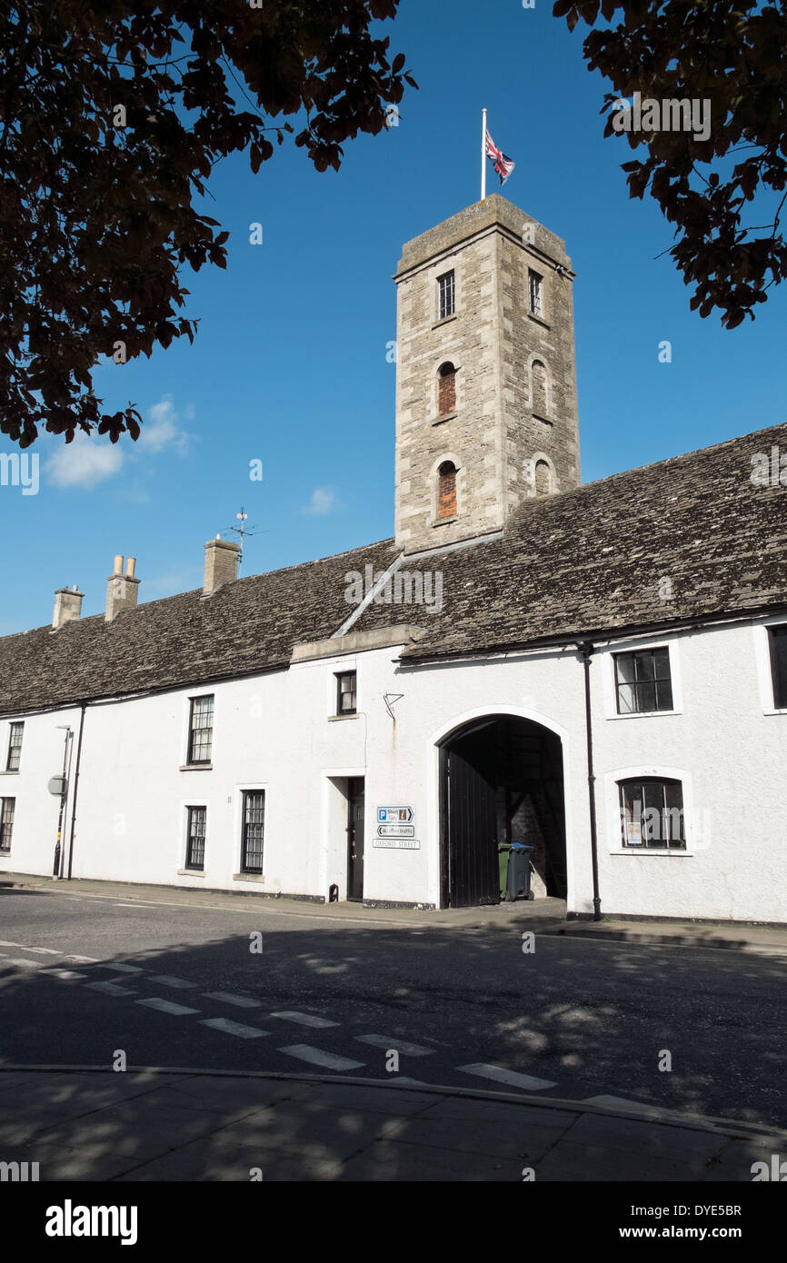 The medieval Tower House flying the Union Flag on a sunny day on Oxford ...