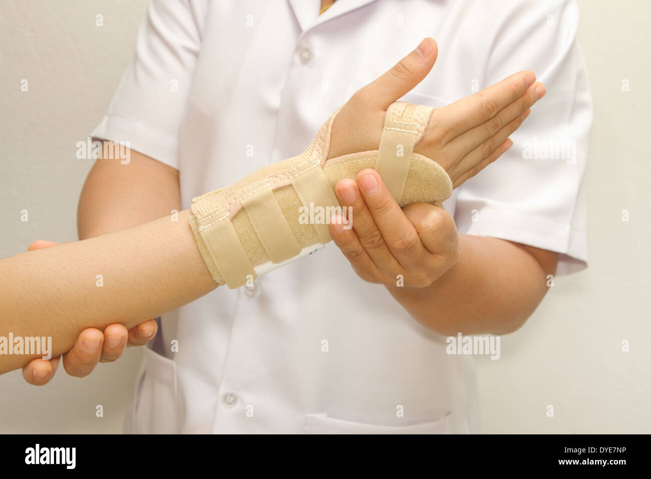 doctor putting wrist brace on the patient's arm Stock Photo - Alamy