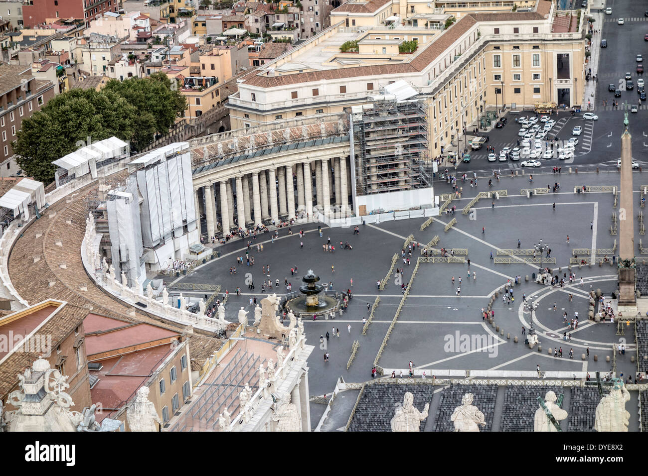 St peters square rome hi-res stock photography and images - Alamy