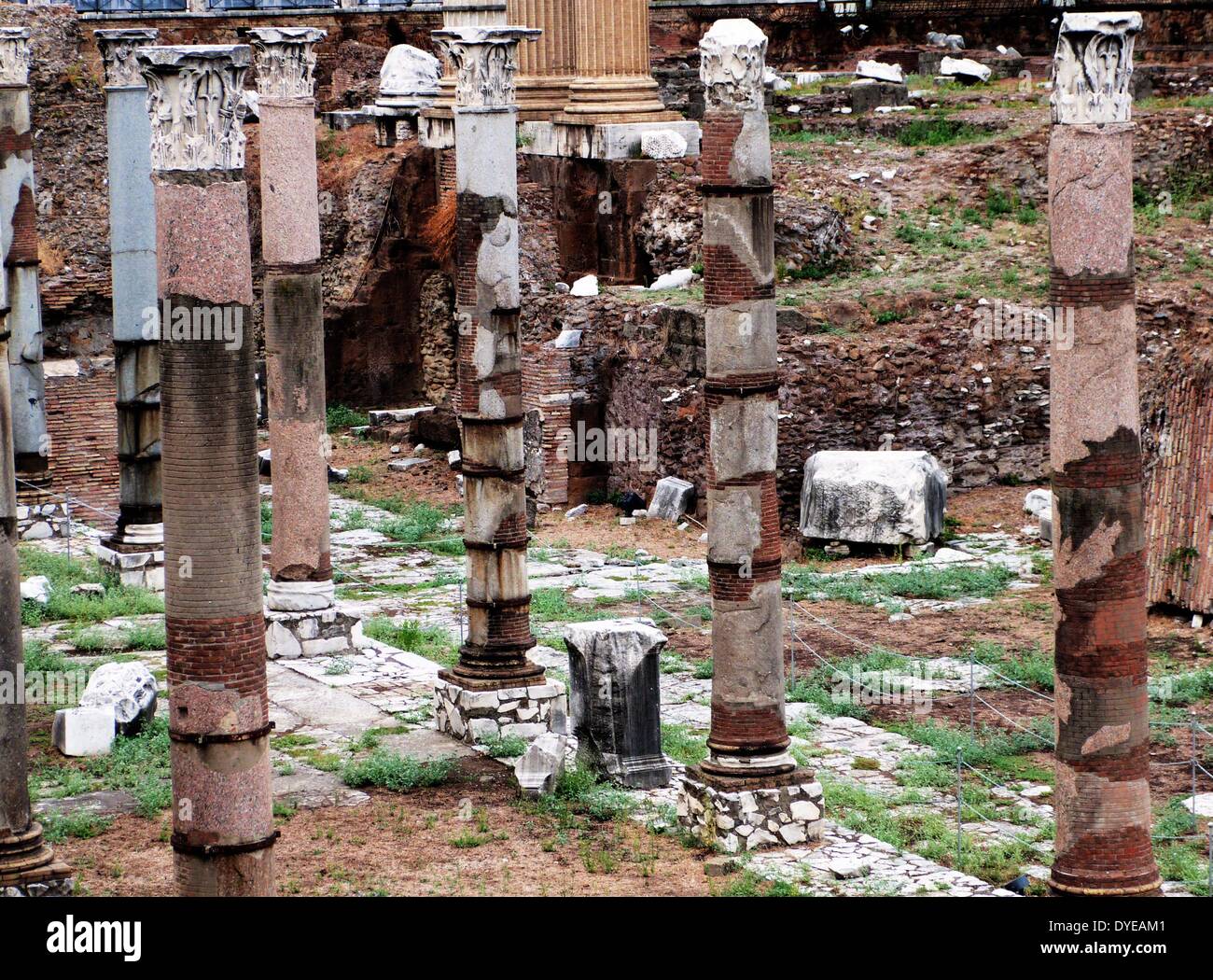 A rectangular plaza in the centre of rome hi-res stock photography and ...
