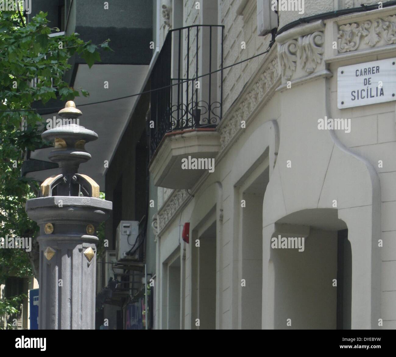 Street corner and sign hi-res stock photography and images - Alamy