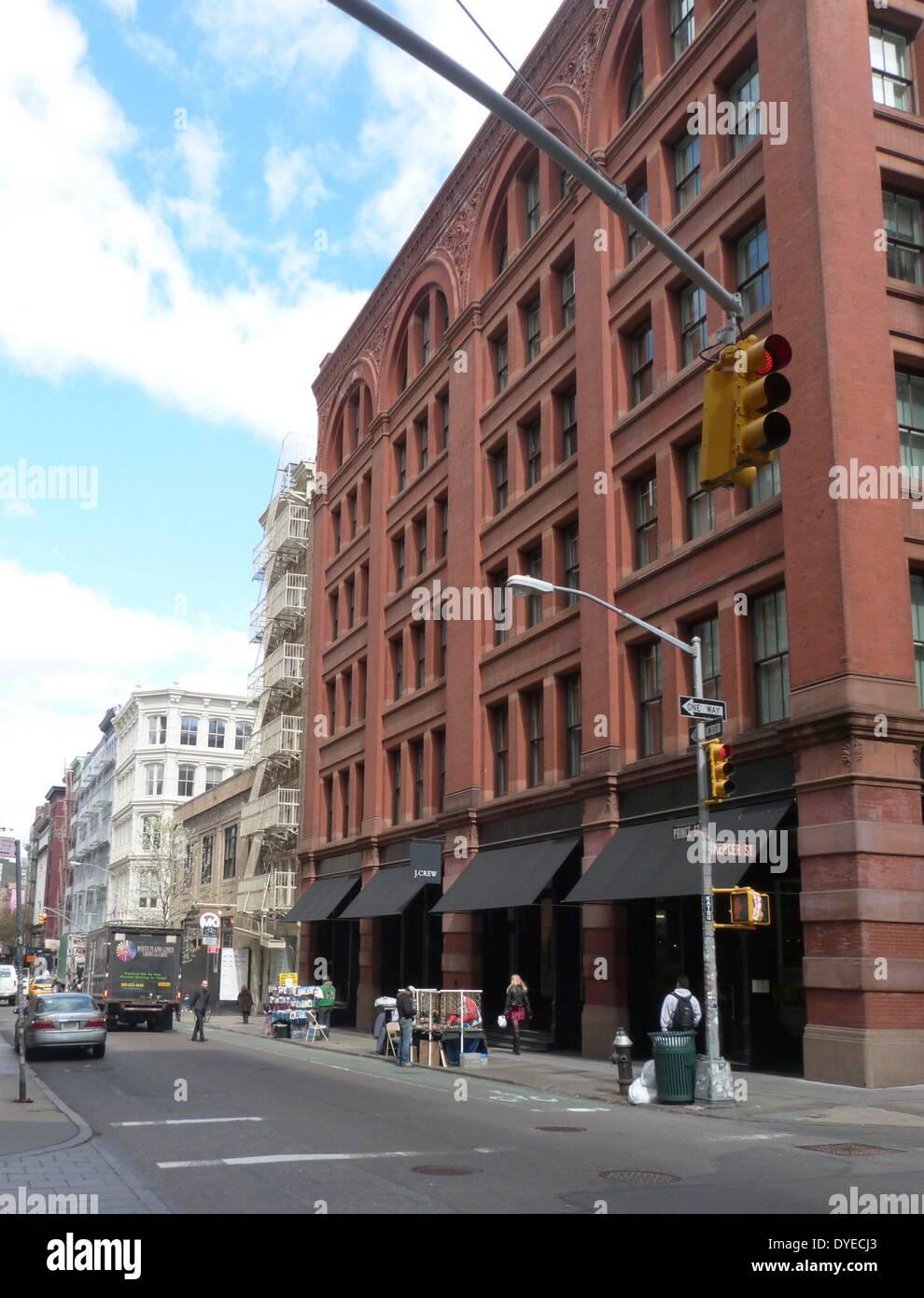 New york city tenement buildings hi-res stock photography and images ...