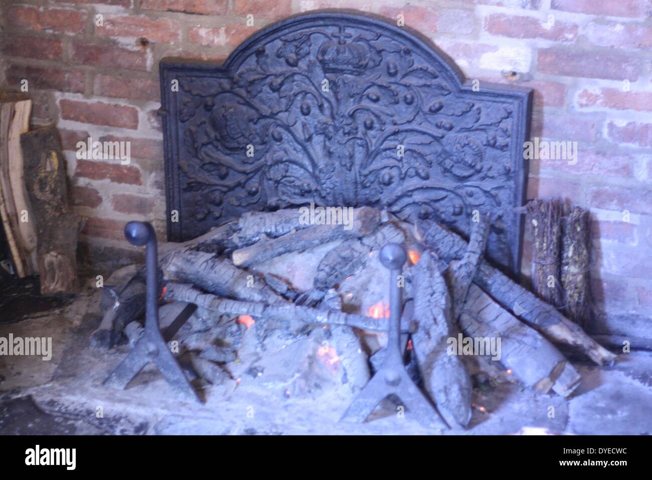 16th Century Fireplace and Hearth. Restoration of Shakespeare's ...