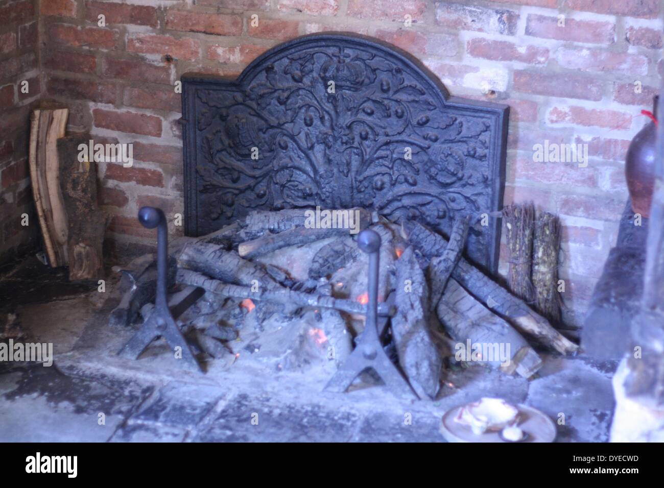 16th Century Fireplace and Hearth. Restoration of Shakespeare's ...