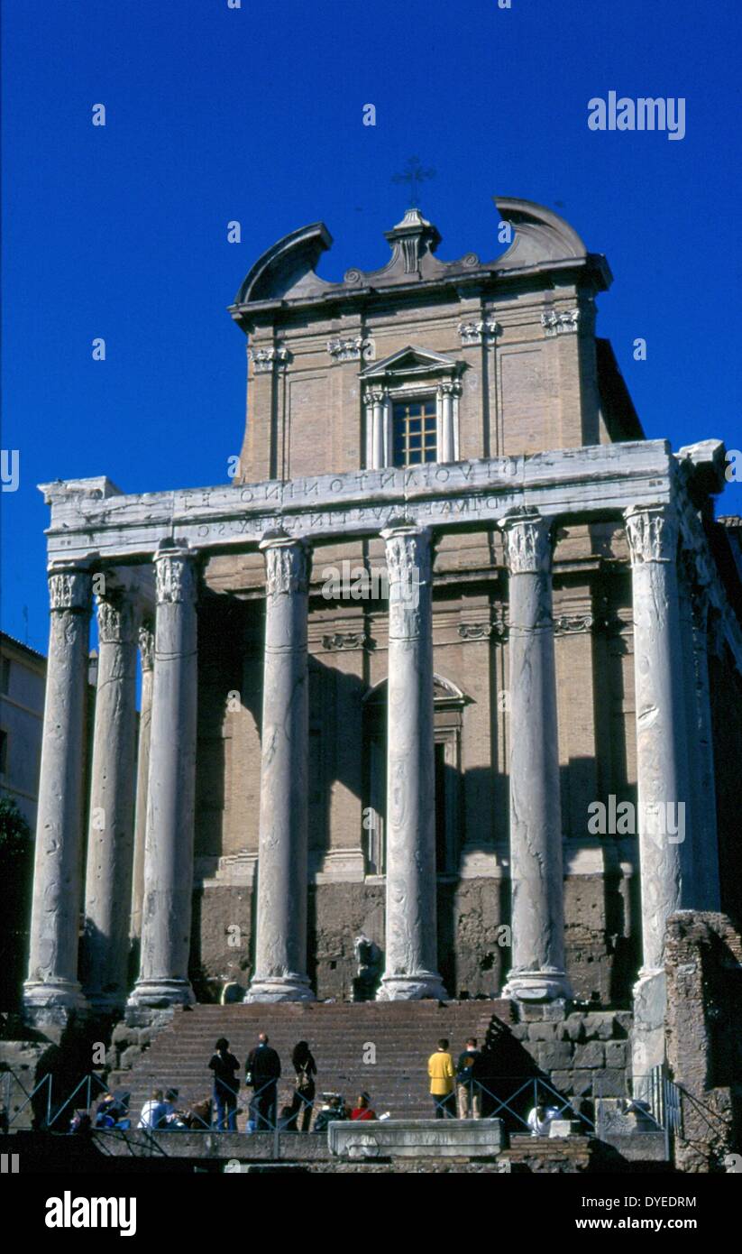 Roman ruins rome hi-res stock photography and images - Alamy
