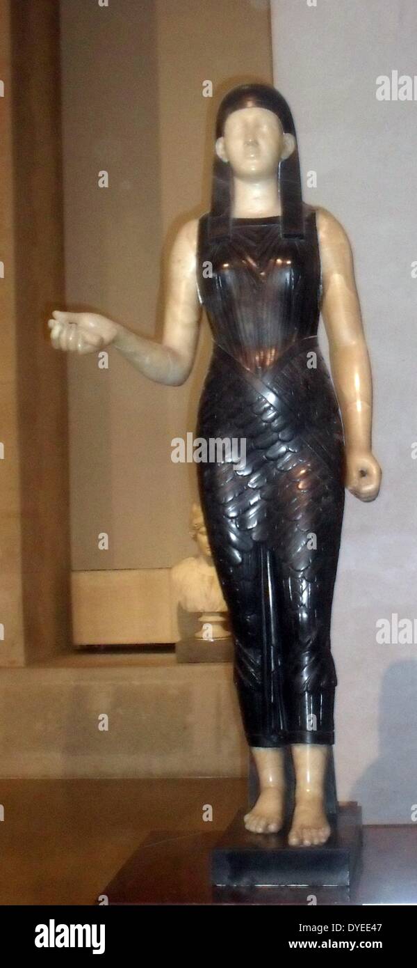 Isis statue hi-res stock photography and images - Alamy