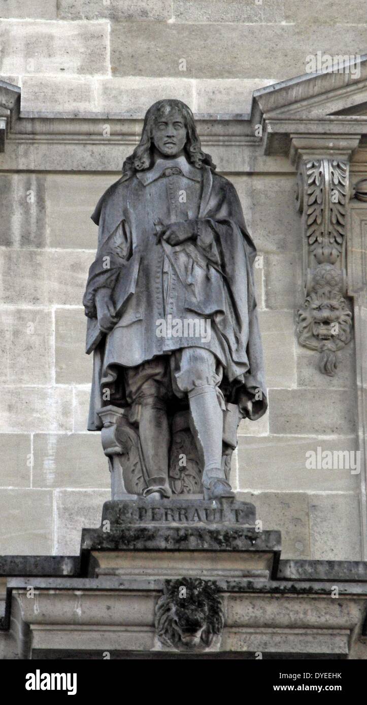 Statues embellishing the louvre museum hi-res stock photography and ...