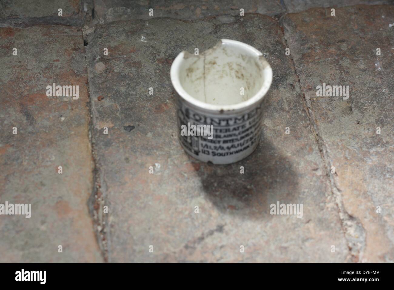 Ceramic Ointment Jar 1570. Slightly Damaged Stock Photo - Alamy