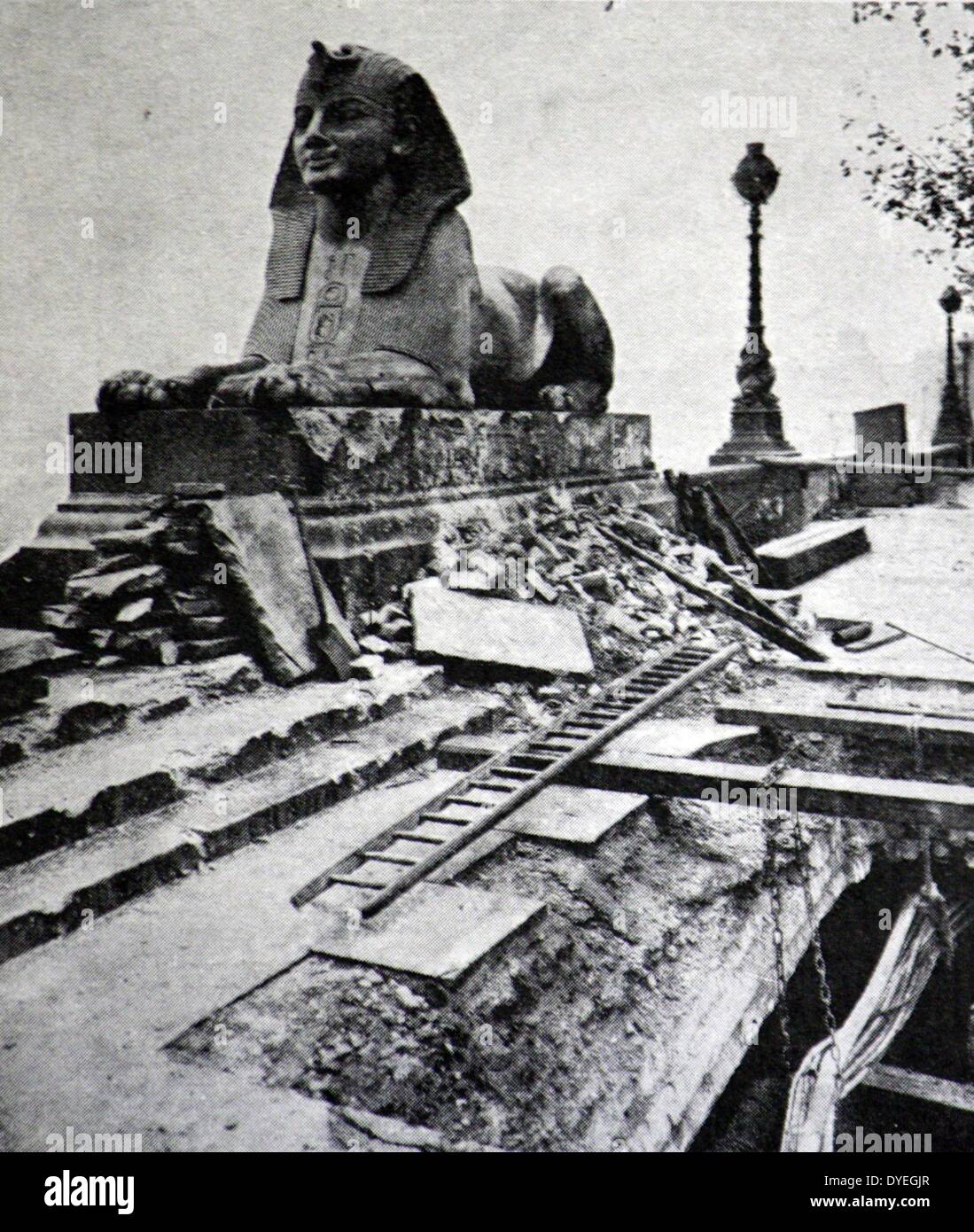 World War 1 - Bomb damage on the Embankment in central London. Hole in ...