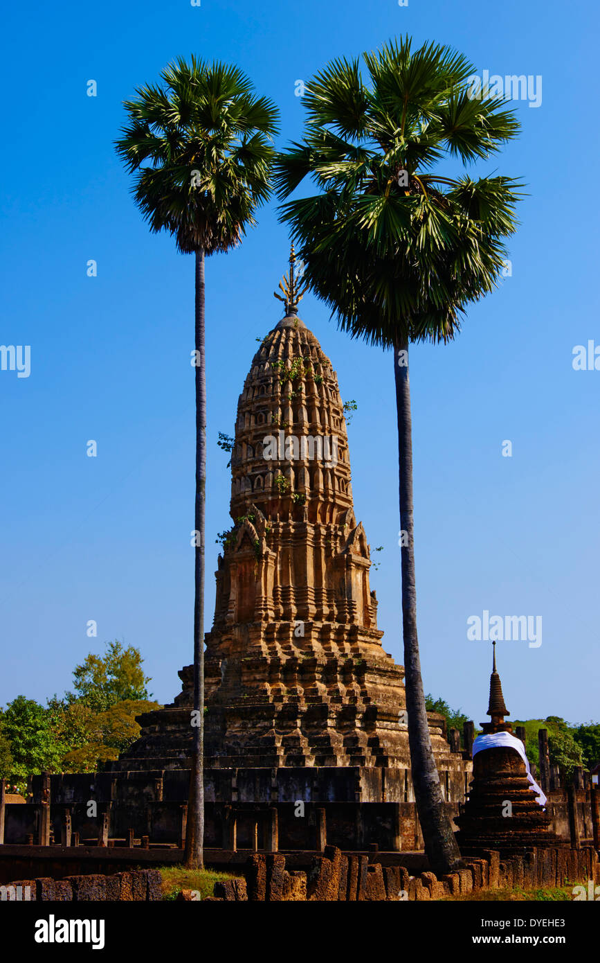 Wat phra si ratana mahatat hi-res stock photography and images - Alamy