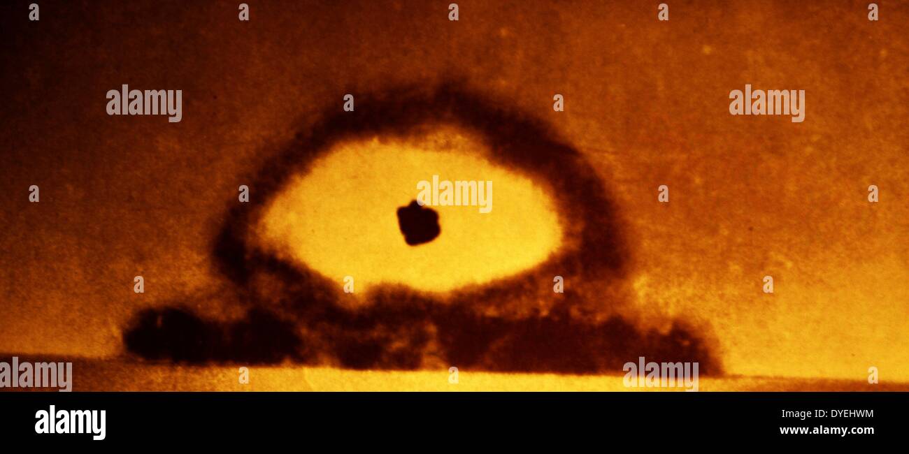 Manhattan project nuclear explosion hi-res stock photography and images ...