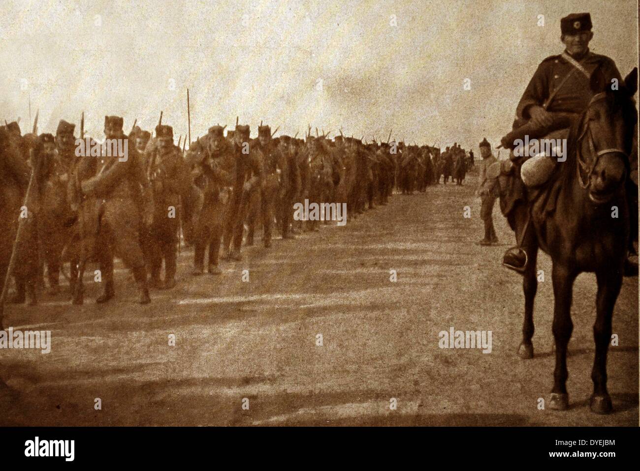 World War I - Serbian soldiers march to war 1915 Stock Photo - Alamy