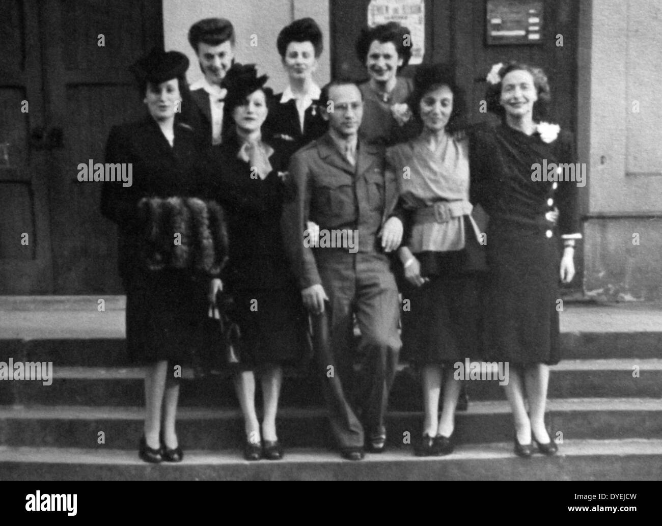 American serviceman marries an Englsih bride. GI brides as thety became ...