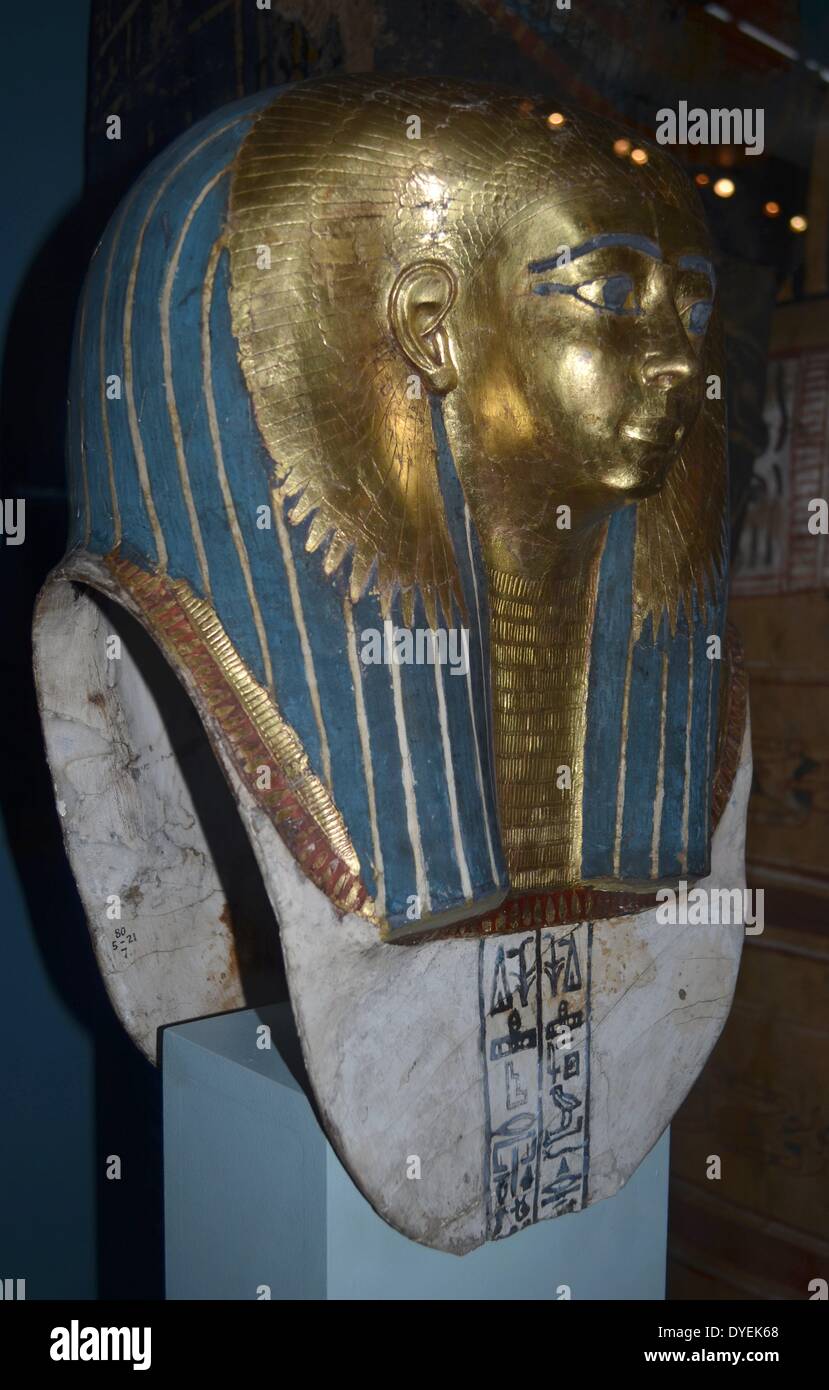 Female mummy mask hi-res stock photography and images - Alamy