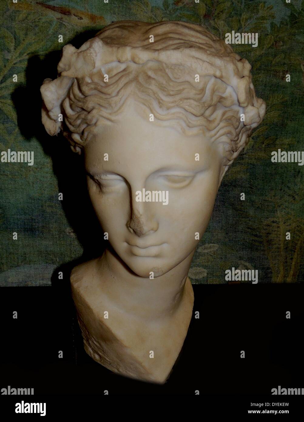 Greek thalia muse comedy poetry sculpture pastoral head marble hi-res ...