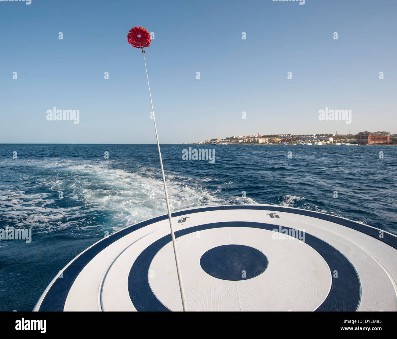Two parasailing hi-res stock photography and images - Alamy