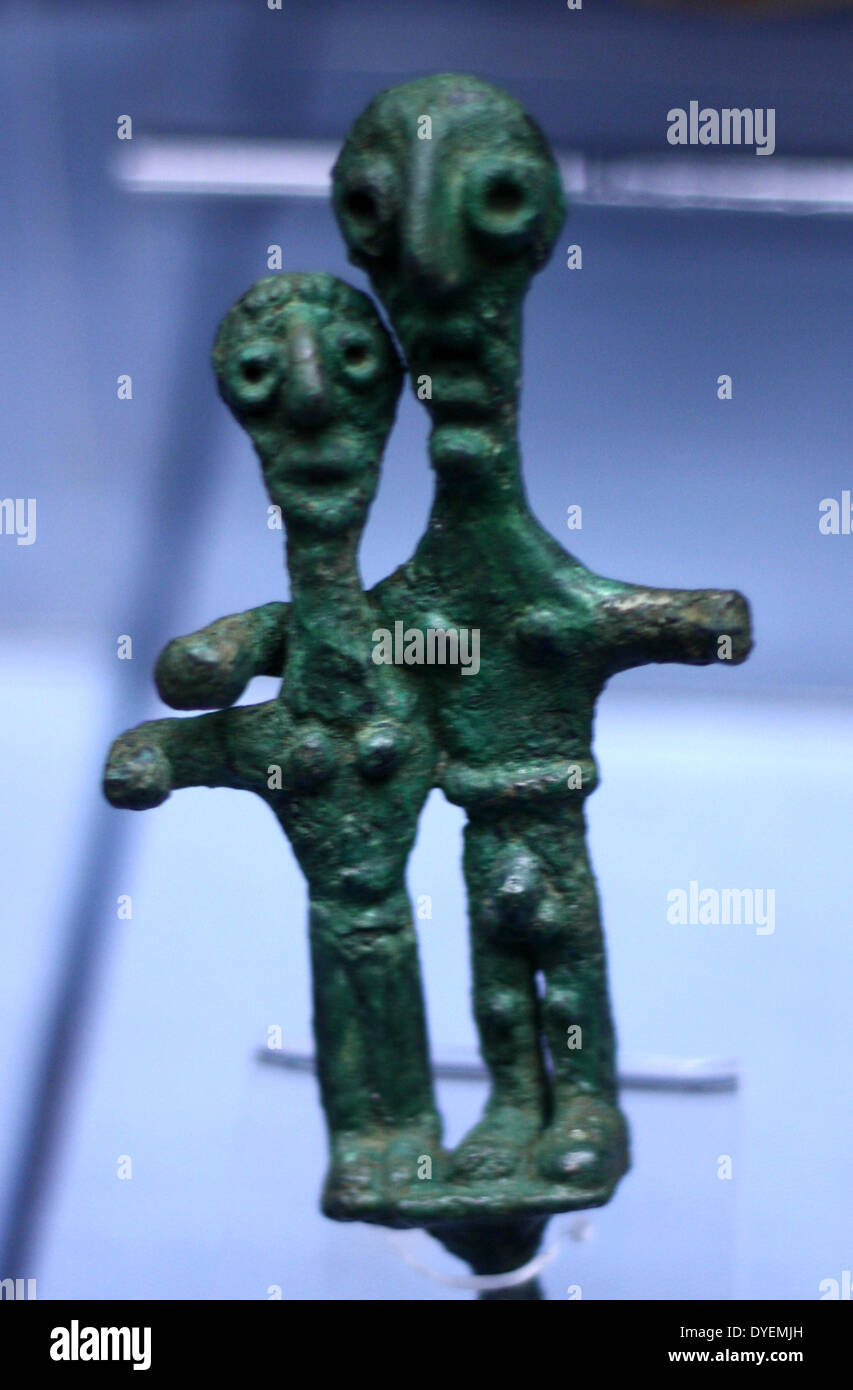 Bronze figurine of a god and goddess from Syria. Babylonian culture ...